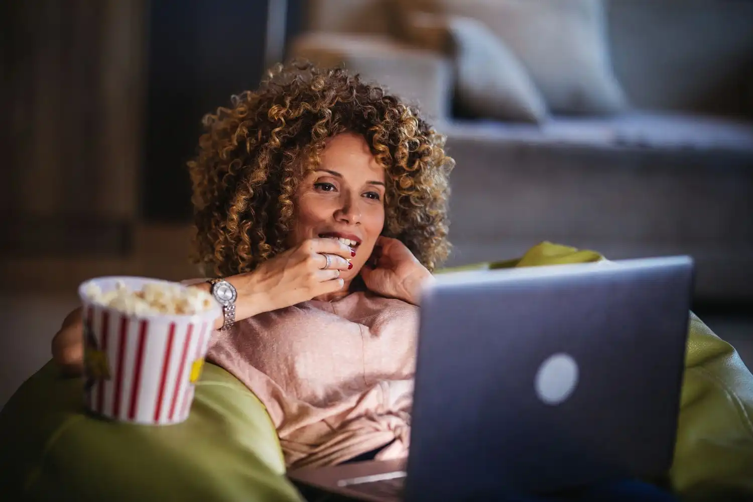 Best Ways to Watch to Stream Shows Movies and Live TV Easily